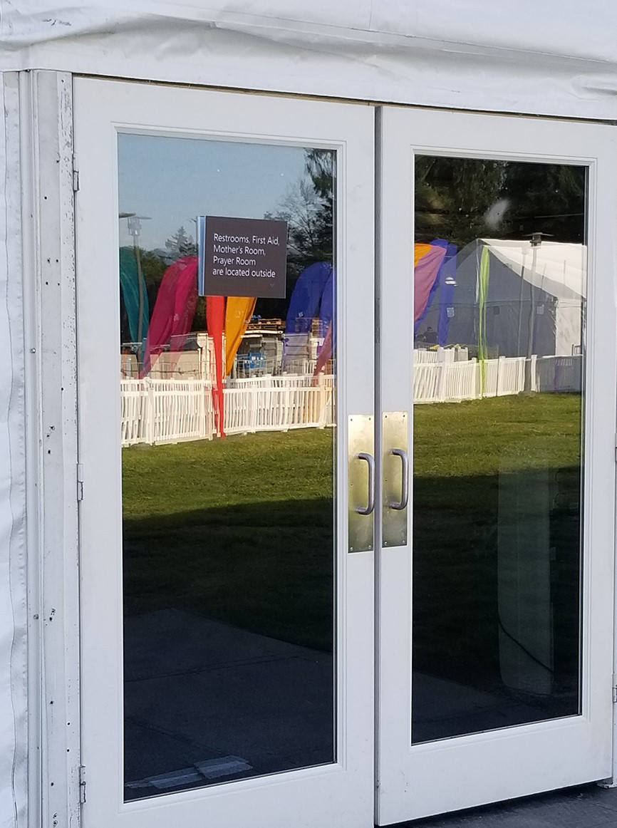 Cutting Edge Corporate Event | CORT Party Rental