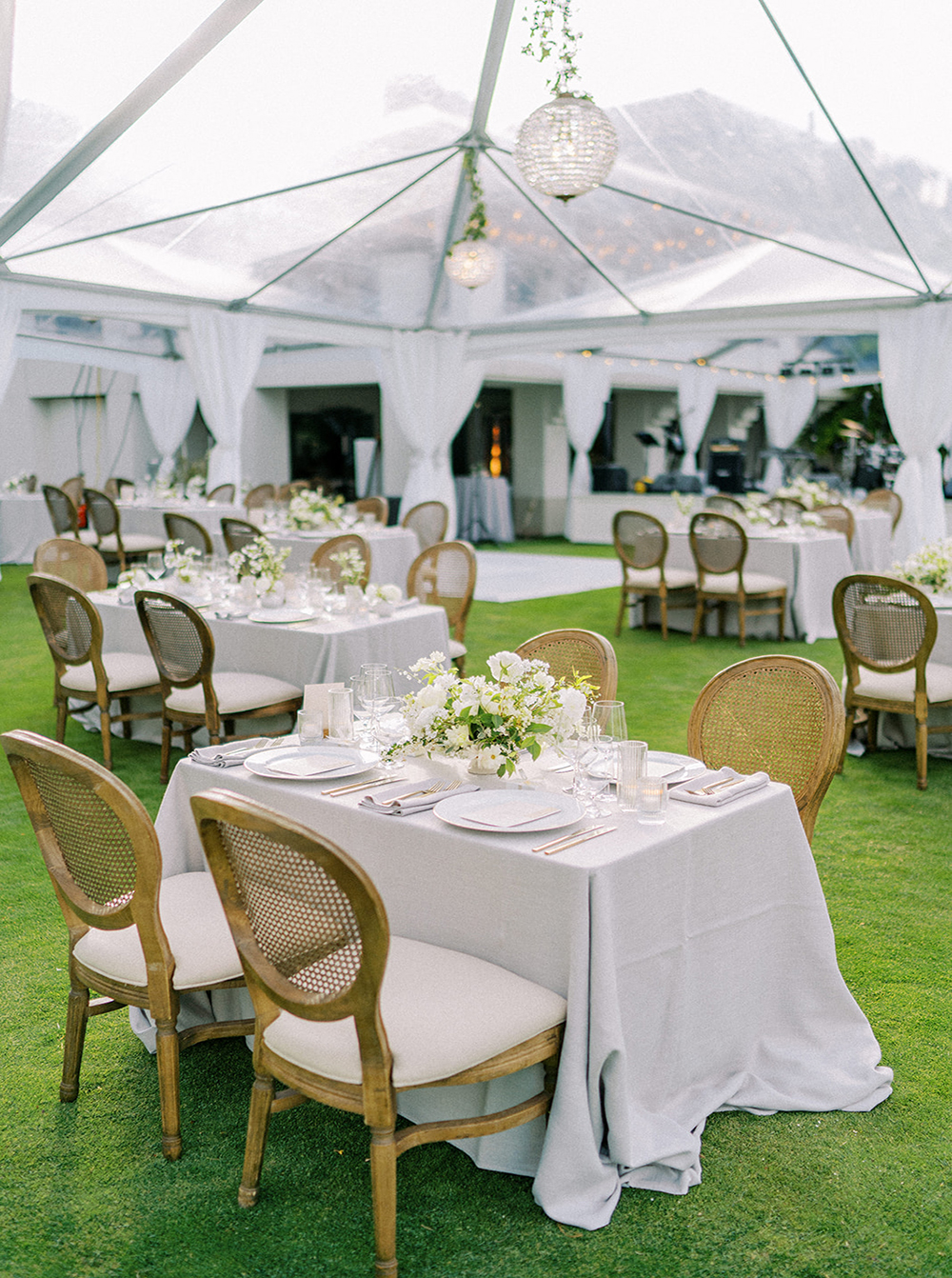 Refined Outdoor Wedding | CORT Party Rental